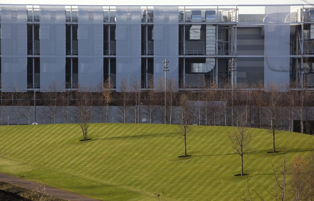 Fabric cladding facade - Architen Landrell