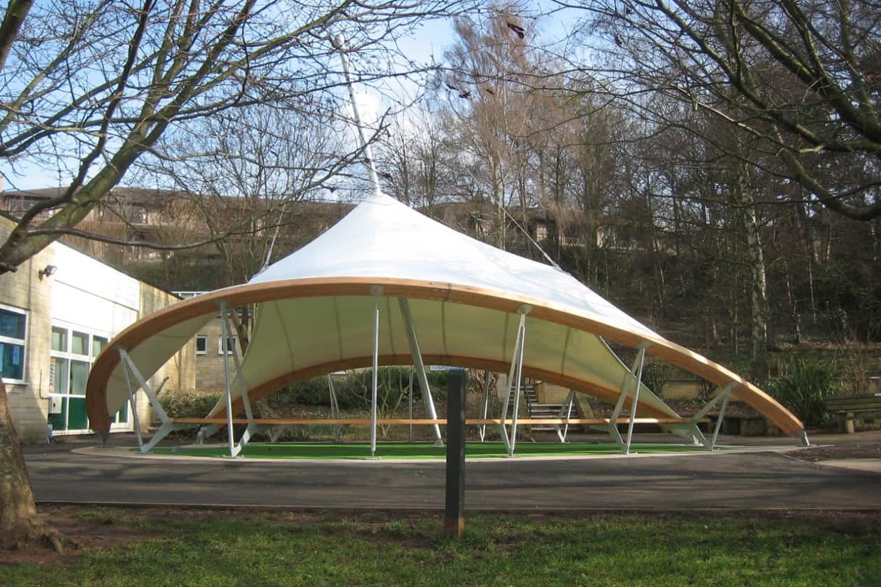 Curved playful structure - Architen Landrell