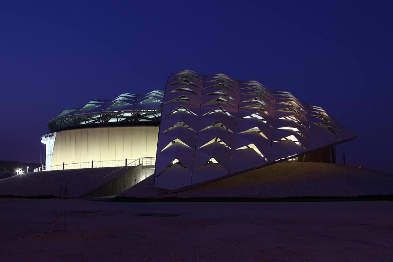 Unique fabric roof covering stadium - Architen Landrell