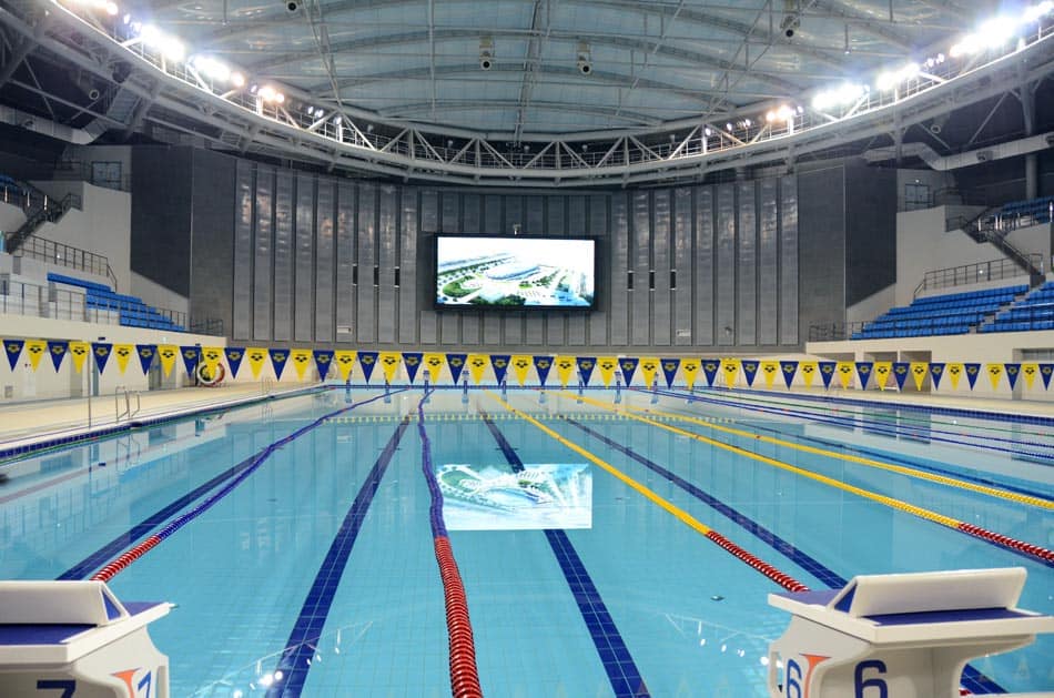 Swimming pool covered by fabric roof - Architen Landrell
